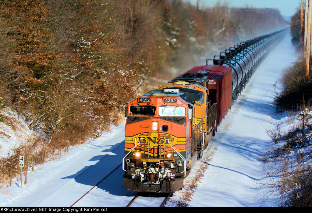 BNSF 4352 CSX Train K044 Crude Oil Loads